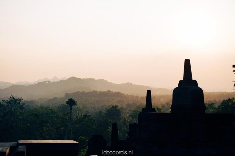 Candi Borobudur en Prambanan: Bezoek de 2 mooiste tempels van Java ...
